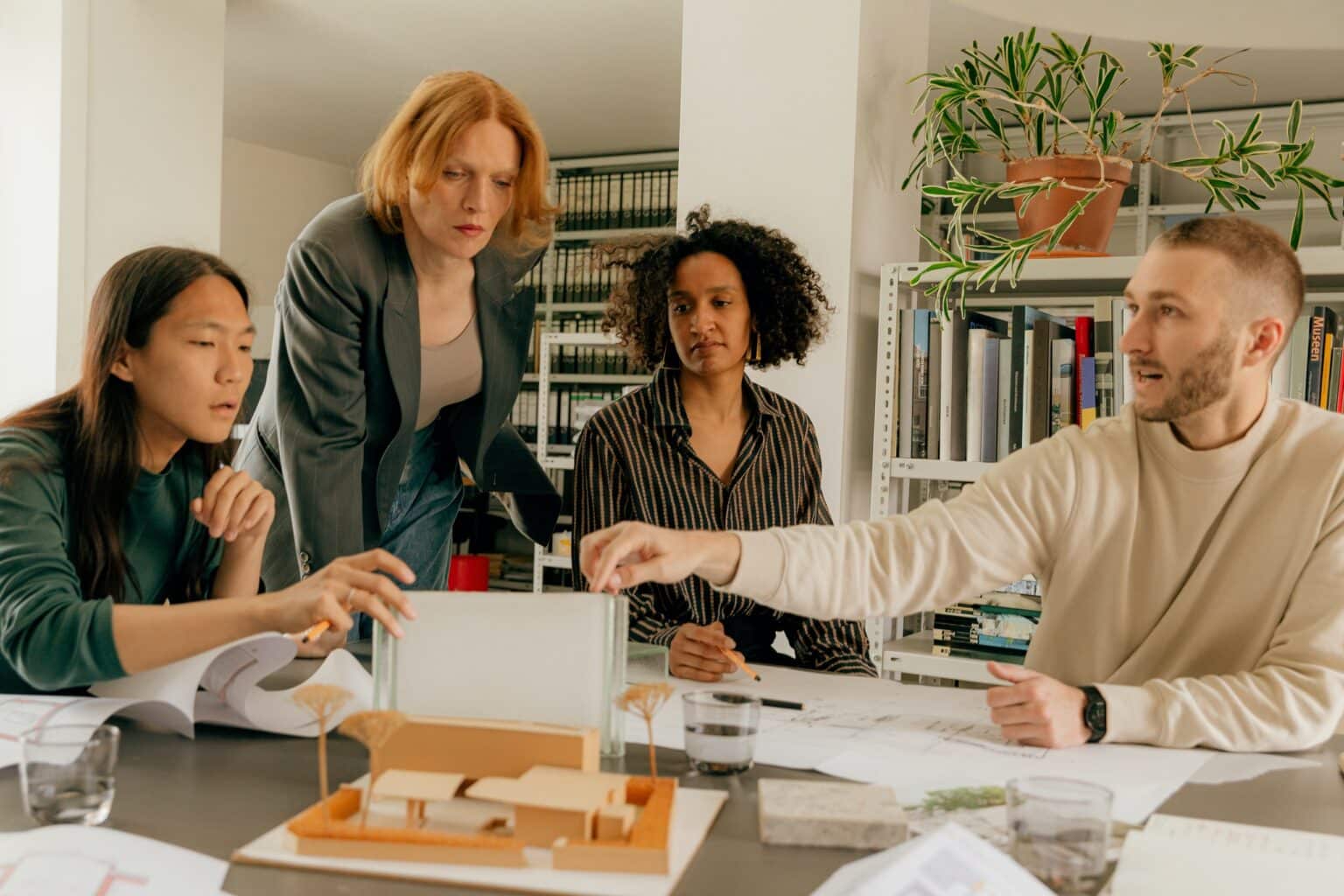 How to host efficient meetings - SketchDeck